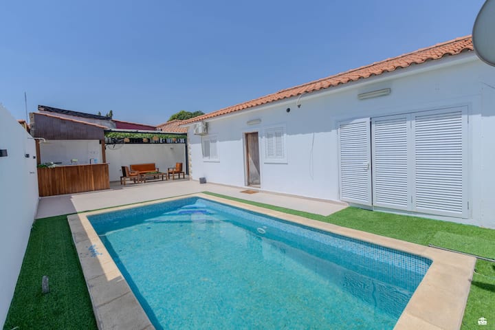 Executive 3br | Gated Condo | 30 Min Airport - Angola