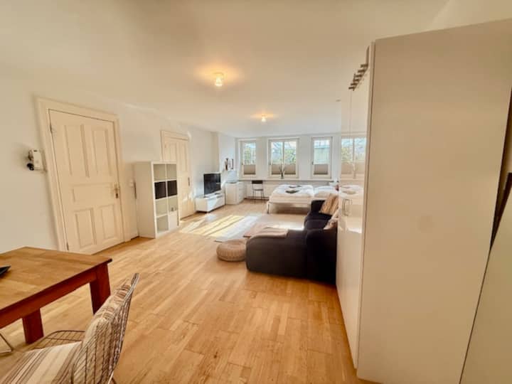 Cozy Apartment In Winterhuder Stadtvilla - Hamburg