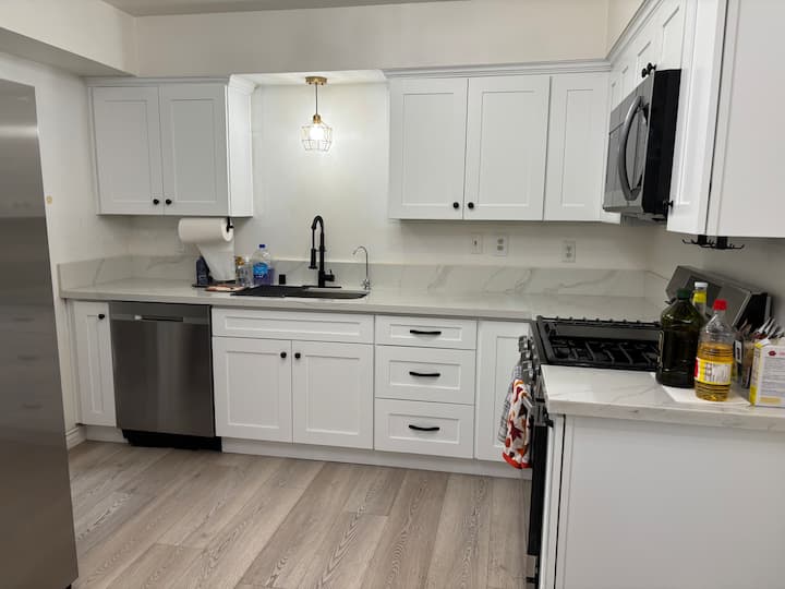 Bright & Peaceful Socal Stay In Charming Glendora - San Dimas, CA