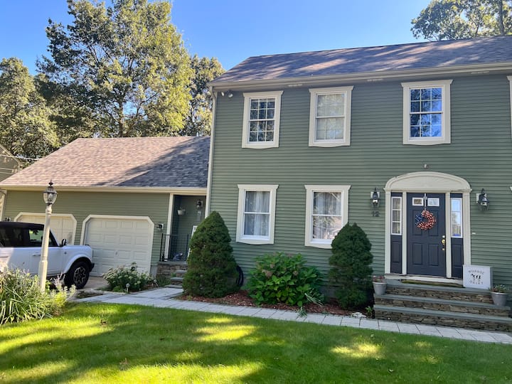3 Bedroom Home 24 Minutes To Gillette Stadium - Rhode Island