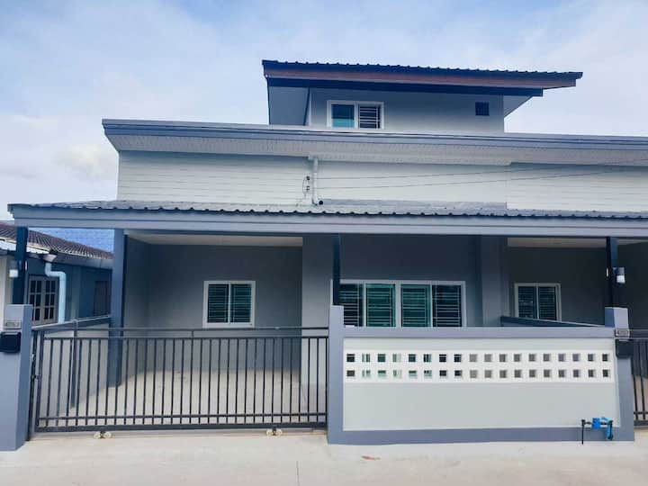 Townhome For Rent
2 Story 2 Bedroom 2 Bathroom - Ratchaburi