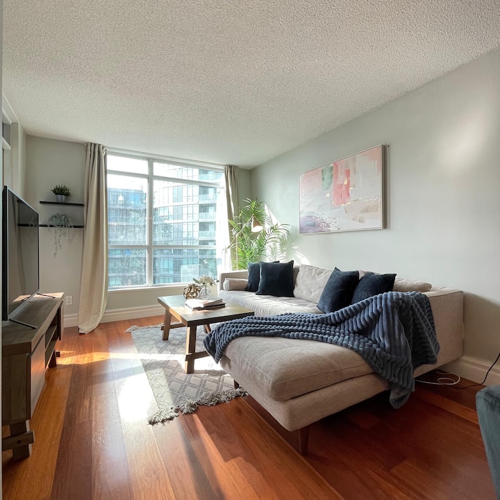 Stylish Escape By The Lake + 1 Free Parking - Toronto