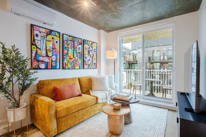 Modern Stay | Gym & Rooftop Pool Access - Laval