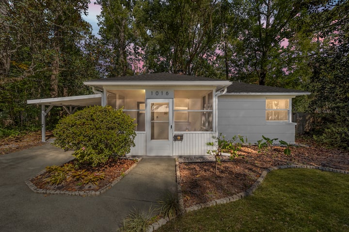 Quiet 2/1 Near Downtown - Gainesville, FL