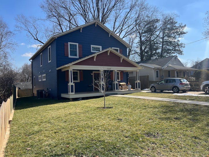 Beautiful Custom Home In The Heart Of Rockville. - Rockville