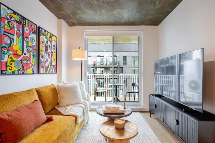 Stylish Suite | Gym & Rooftop Pool - Montreal