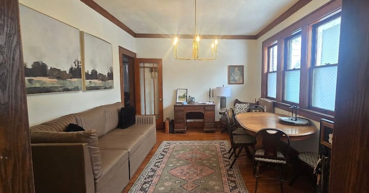 Charming Antique Retreat - Fort Wayne, IN