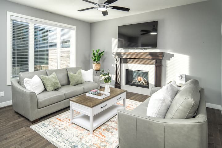 Large New Family Home Near Airport I Ac I Garage - Airdrie