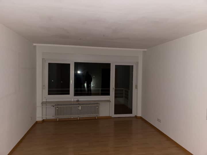 2 Zimmer Küche Bad Balkon Und Eigenem Stellplatz - Eppelheim