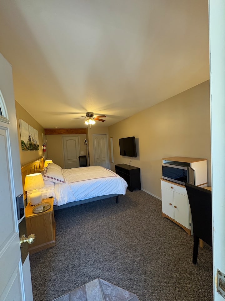 Comfortable King Bed Suite - Fernie