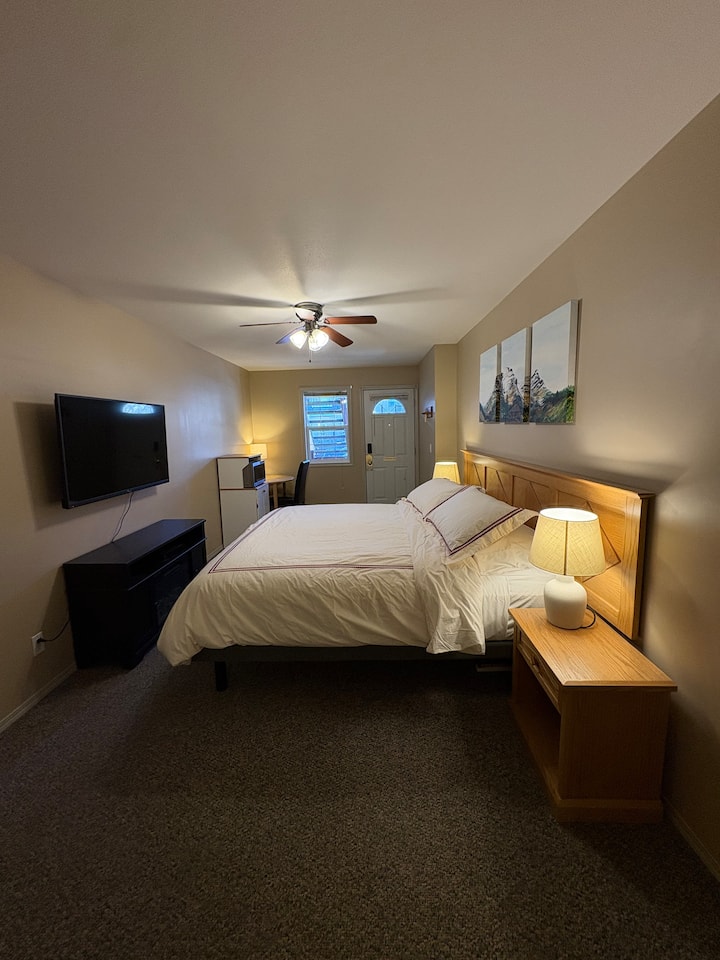 Comfortable King Bed Suite - Fernie