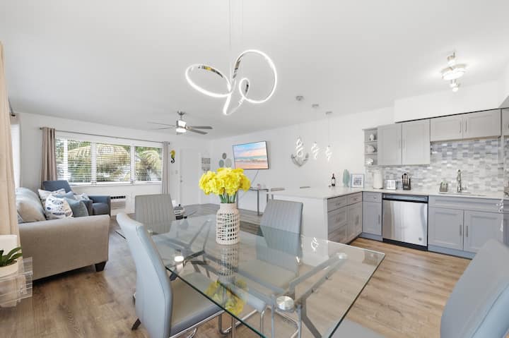 High Tide & Good Vibes (218) - The Bahamas