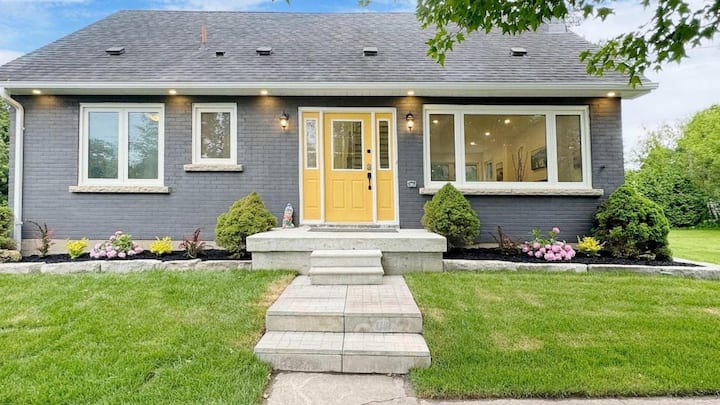 Sharon Manor - Newmarket