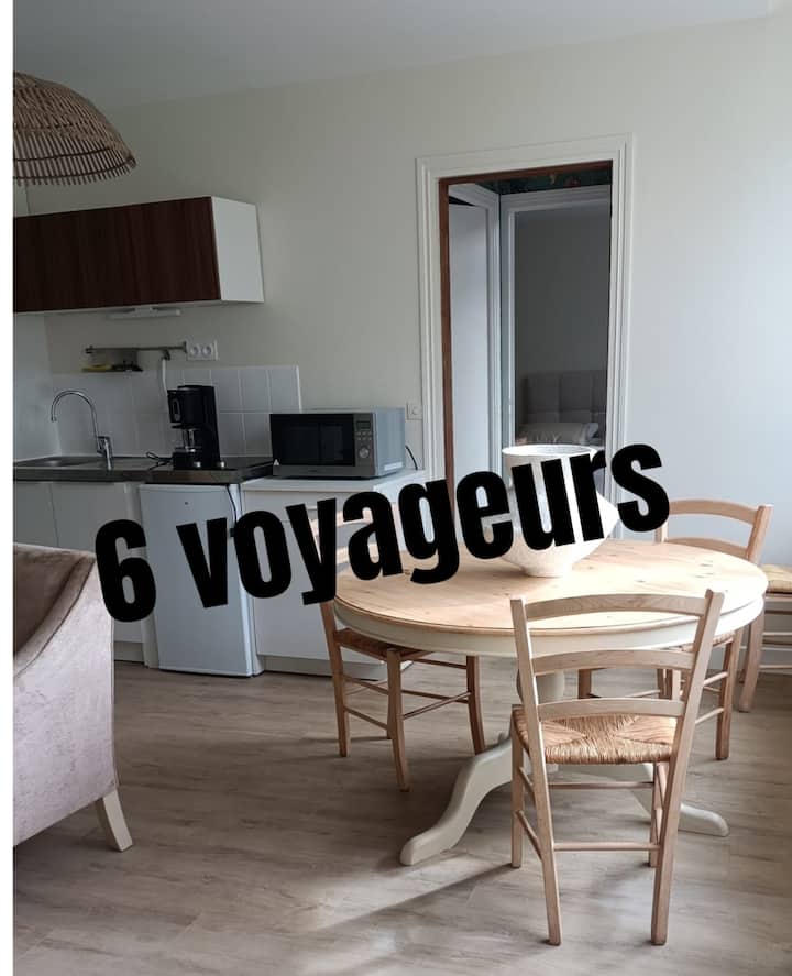 Longère Entière Au Milieu Du Village - Craon