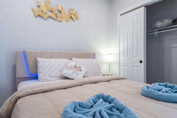 Tampa Suite | Stadium & Airport - Tampa, FL