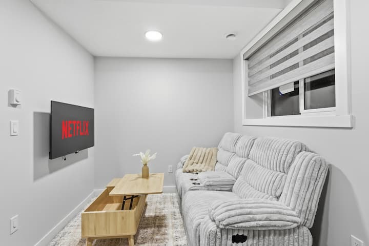 Cozy City Centre Near Park Entire Place 1br 1bath - Mount Royal University