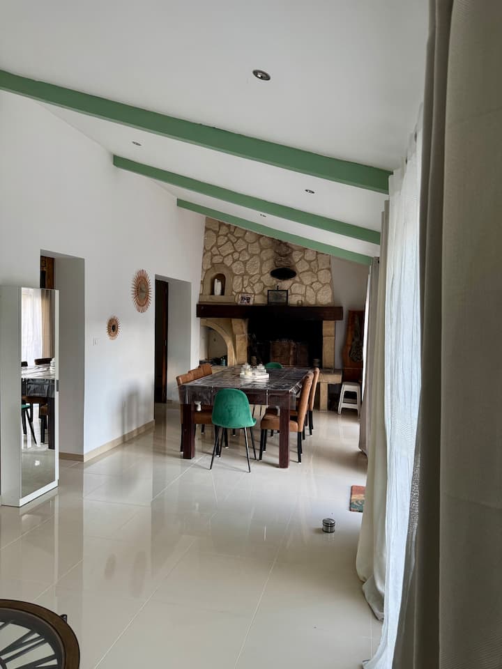 Bas De Maison Indépendante En Campagne - Sénas