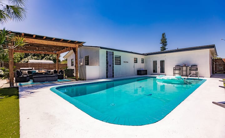 5br Pool Oasis W/ Pergola + Fire Lounge | Ft Laud - Bahamas