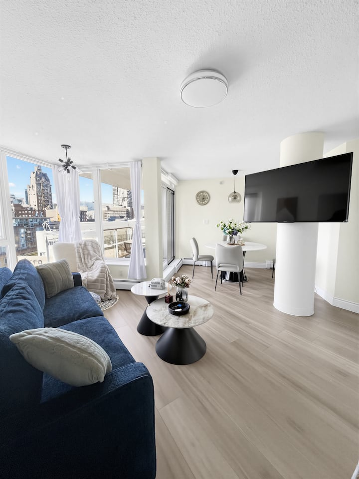 Cozy Downtown Condo | Bc Place | Balconyview |Pool - Vancouver