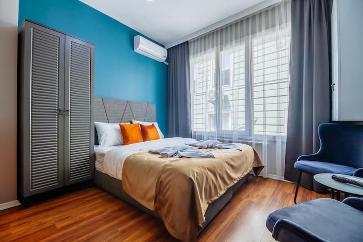 5 Bedrooms 4 Bathrooms Apartment - İstanbul