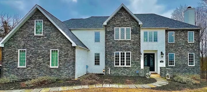 Luxury Rental Home With Heated Resort Pool & Spa - Kennett Square, PA