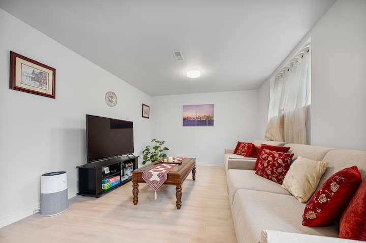 Modern 2br · Walk-out Bsmt · Parking · 30 Min Dt - Toronto