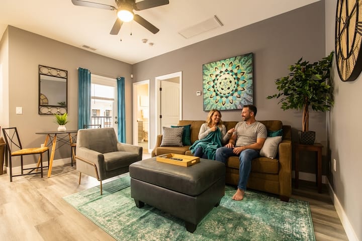 Chic King Suite W/balcony In Uni Heights - Kensington - San Diego