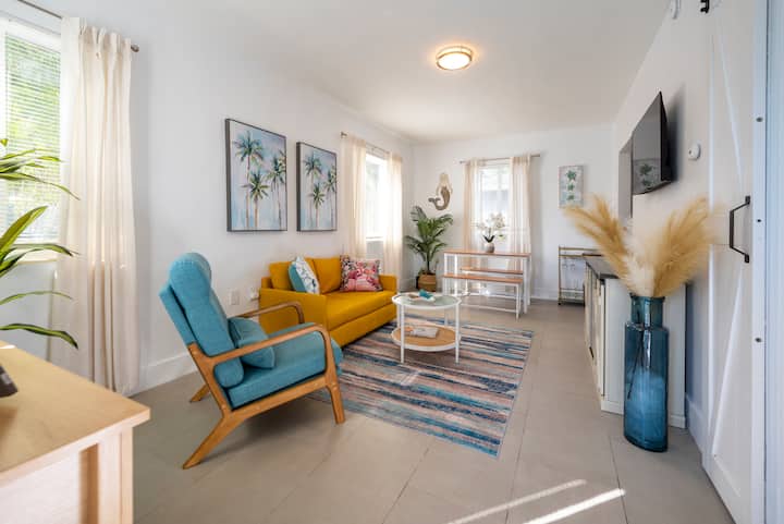 Tropical Retreat 8 Min To Beach/ 20 Min To Stadium - Aventura, FL