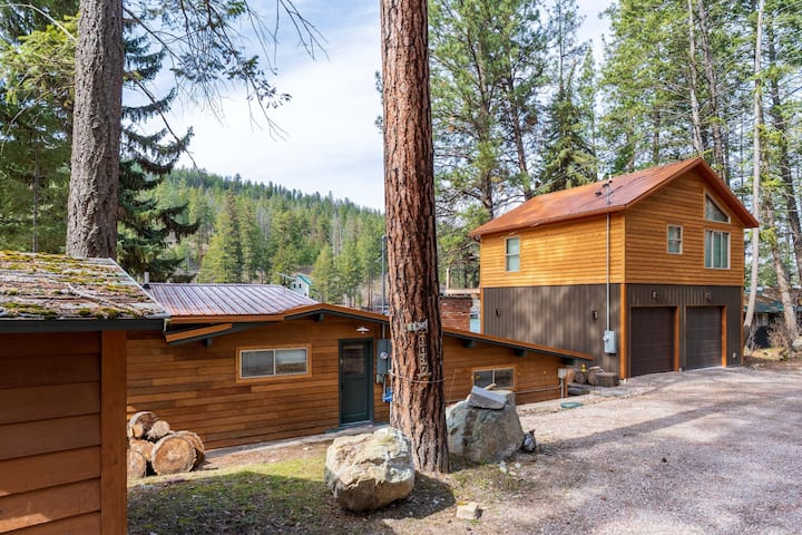 Cozy Flathead Lake Cabin | Private Dock & Kayaks - Polson, MT