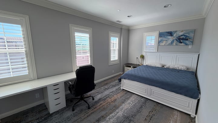 洛杉矶橙县森林湖温馨小屋、共享宽敞客厅、厨房、豪华泳池和按摩浴缸、靠近各大商超、适合家庭长租 - Lake Forest, CA