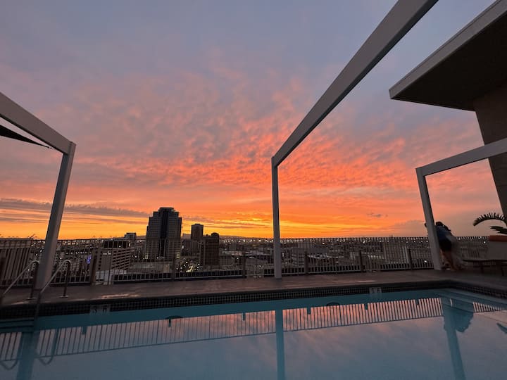Long Beach High-rise With Ocean Views And Parking - Long Beach, CA