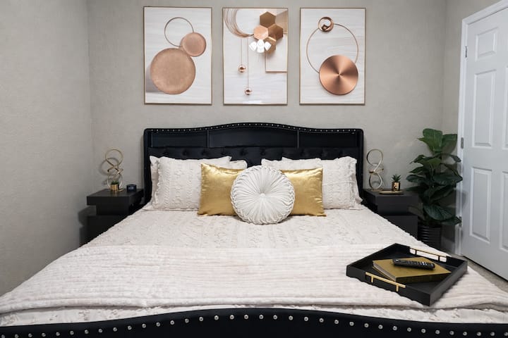 Brick City Luxe | Spring Getaway Retreat - Ocala, FL