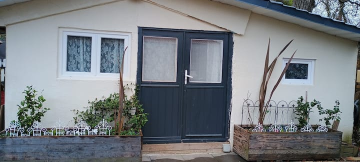 Chalet Parfait Pour Des Vacances D'été - Meyzieu