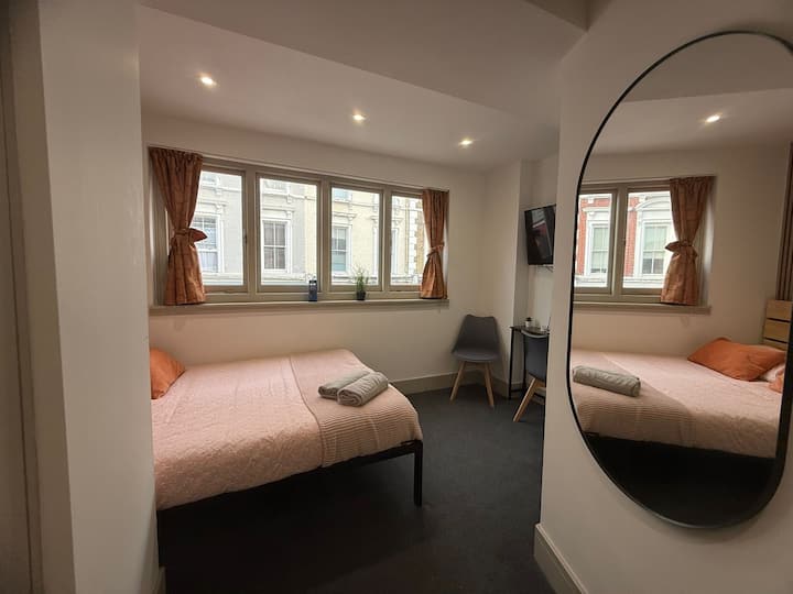 Bright En-suite Room 2 Min To Earl’s Court Tube - アールズ・コート