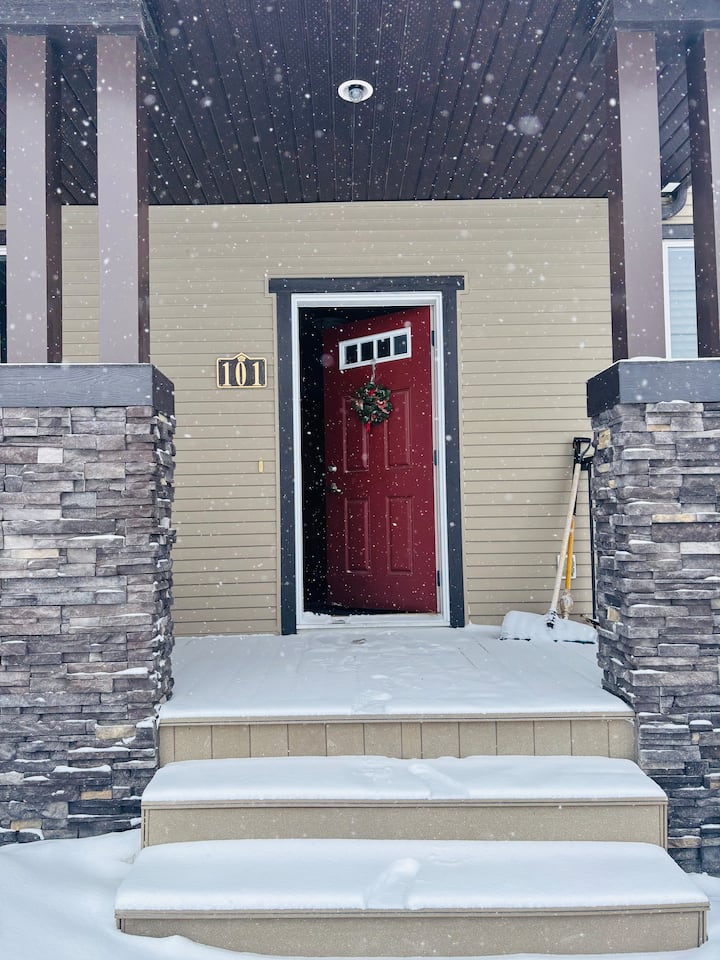 One Bed Room Available Only So Good For 1 Person - Sylvan Lake