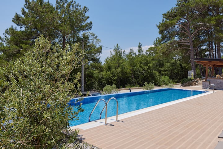 Adriatic Heights Cozy 1br | Pool & Parking - C22 - Kotor