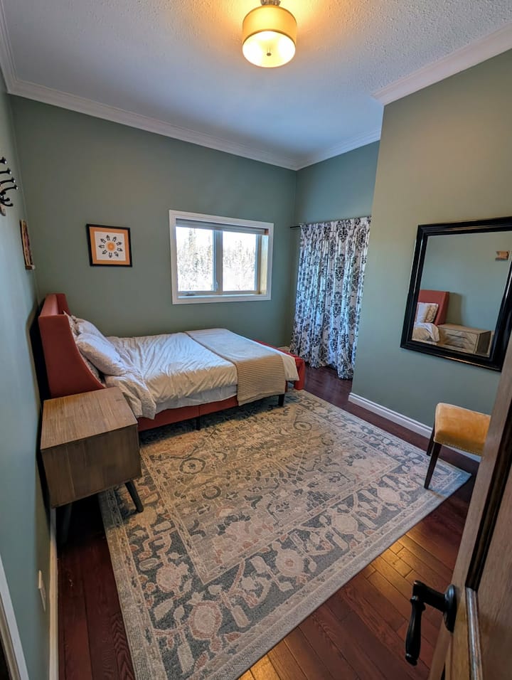 Wake Up At The Lake: Room Two - Inuvik