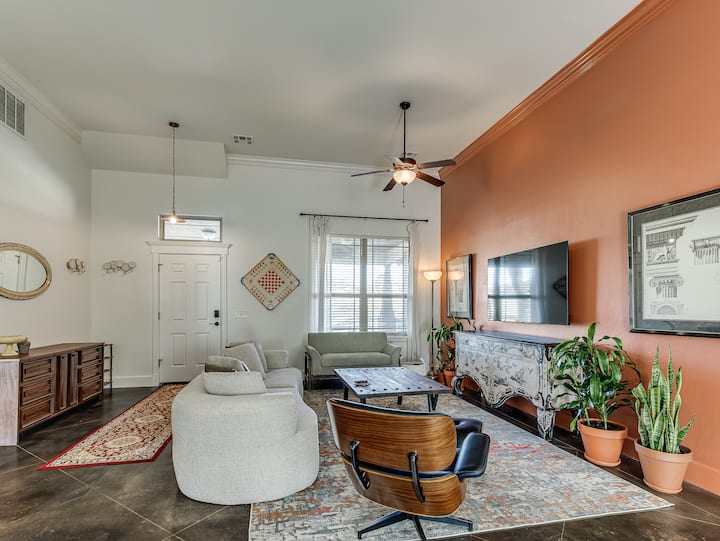 Homey Retreat Near Paycom & Convention Center - Oklahoma City, OK