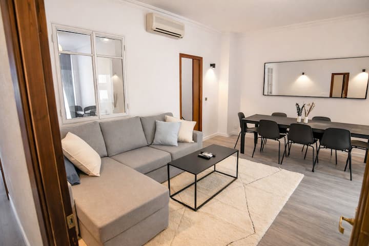 Contemporary Chic With Terrace & Balcony - Madrid