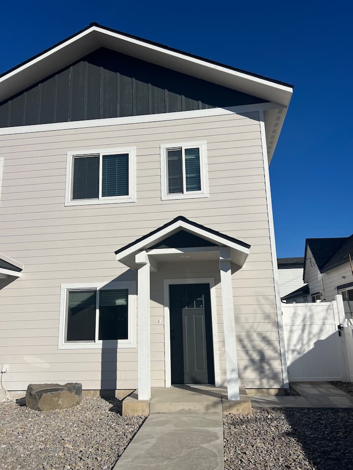 Brand New Construction 2 Bedroom/2 Bathroom Unit! - Cashmere, WA