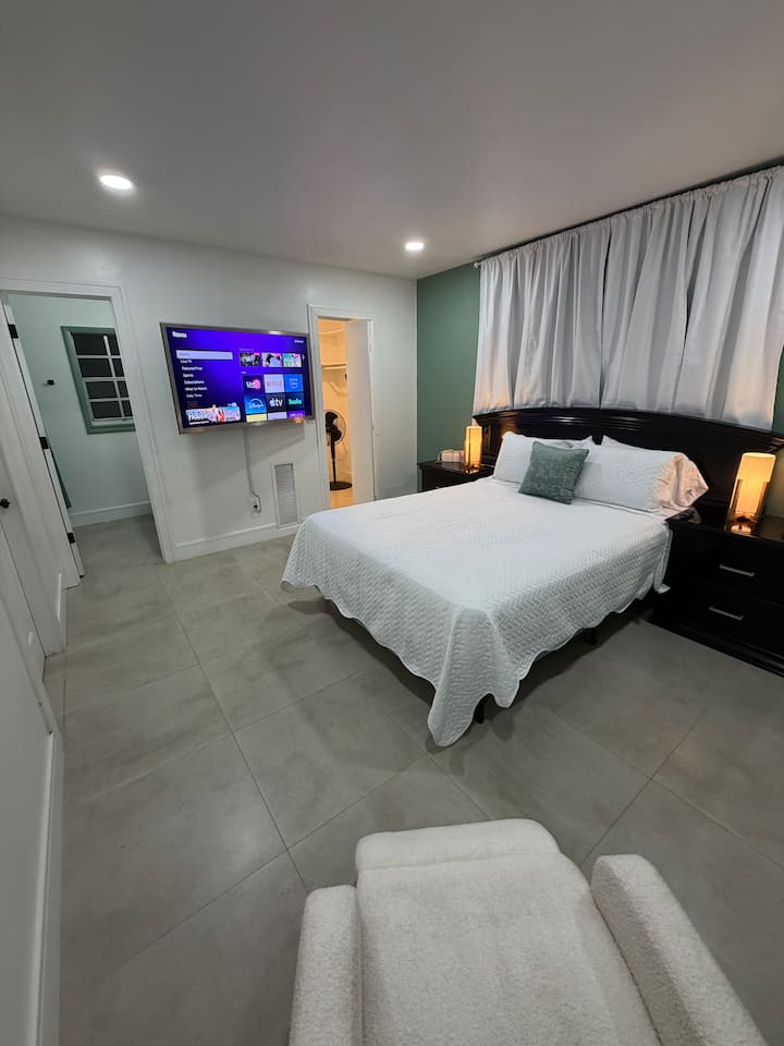 Luxury Oasis In Prime Location Close To Everything - Land O' Lakes, FL