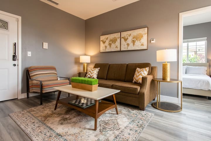 Bright King Suite Near Dining, Shops & Parks - Tierrasanta - San Diego
