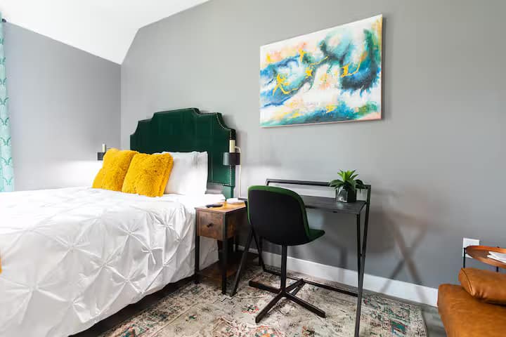 Chic Studio – Steps To Dining, Wi-fi & A/c - San Diego, CA