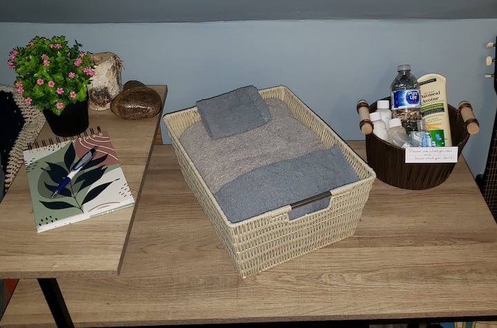 Quaint Semi Casual/business Room - Saskatoon