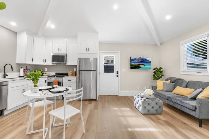 Beachwood Bungalow - Burbank, CA