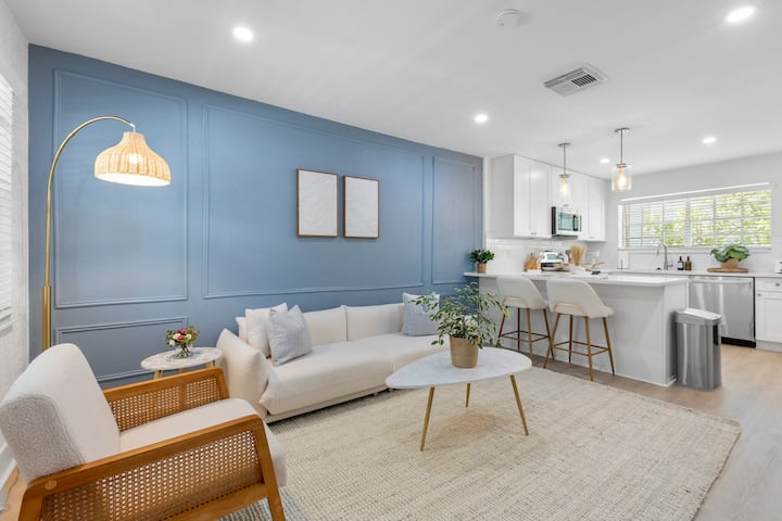 Cozy South Tampa Stay - Crib, Free Parking & More! - Tampa, FL