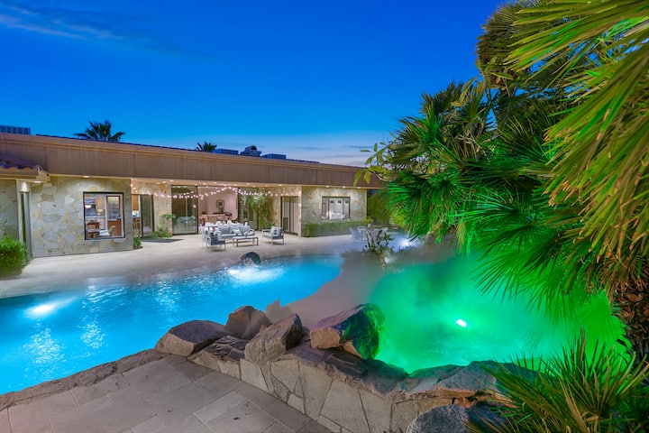 Large Pool+slide+estate+bbq+games+firepit - Palm Desert, CA
