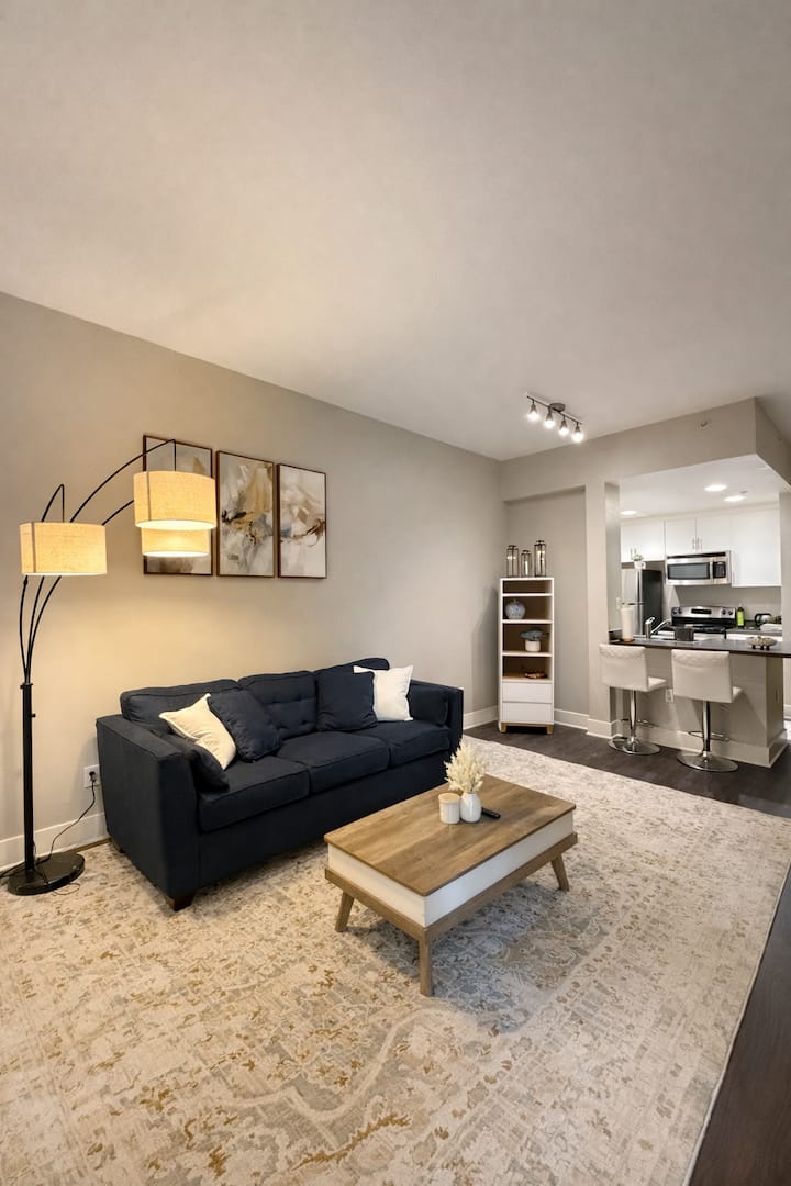 Cozy Santa Monica Apartment • Prime Location - Santa Monica, CA