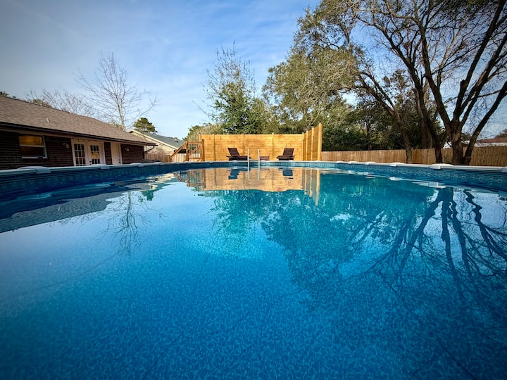 Emerald Coast Pool Retreat - Pensacola Beach, FL