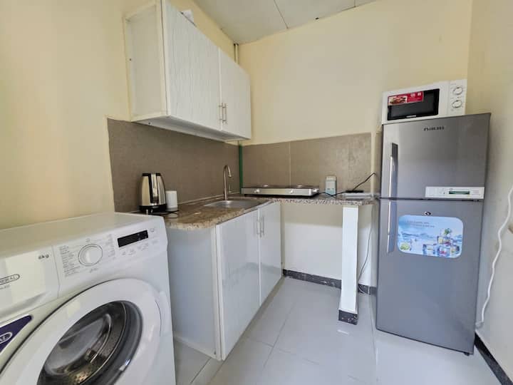 Private Studio, Attach Washroom And Kitchen - Abu Dhabi